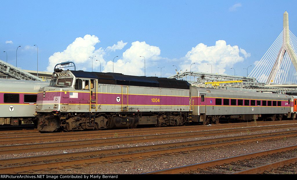 MBTA 1004 on North Station Leads